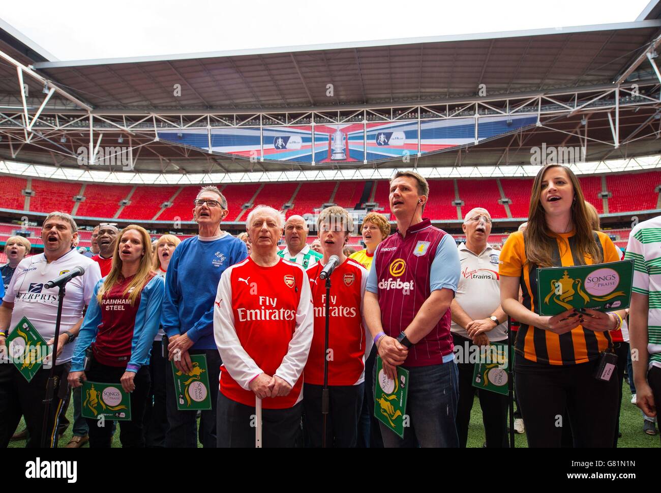 Songs of praise bbc hi-res stock photography and images - Alamy