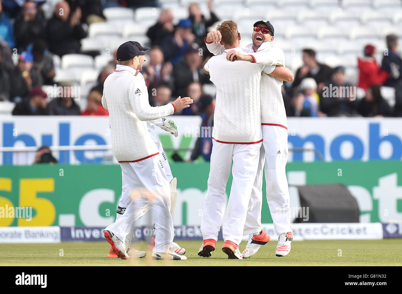 Endland's James Anderson celebrates catching New Zealand's Luke Ronchi ...