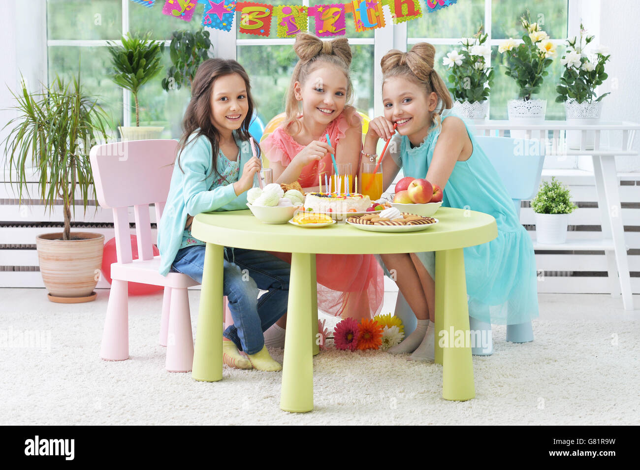 children with cake at birthday party Stock Photo - Alamy
