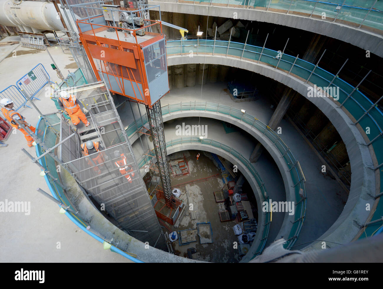 News rail crossrail hi-res stock photography and images - Alamy