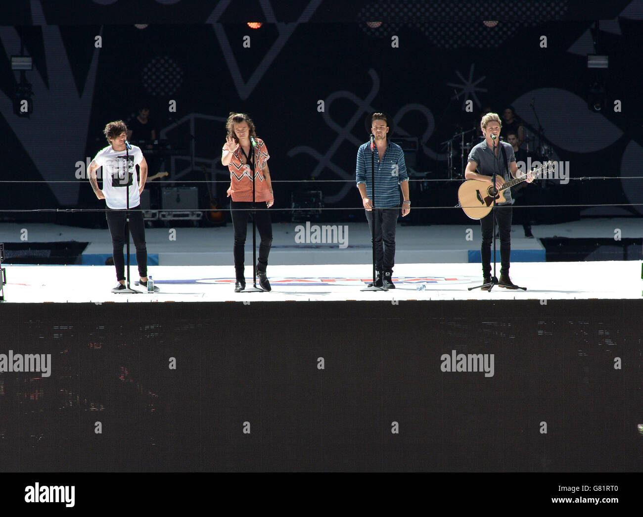 Harry styles summertime ball hi-res stock photography and images - Alamy