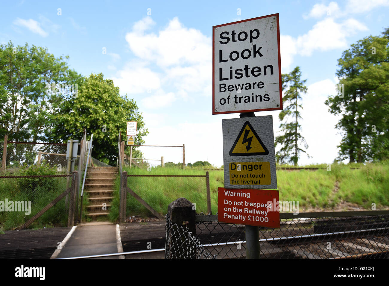 Rail railway crossing footpath hi-res stock photography and images - Alamy
