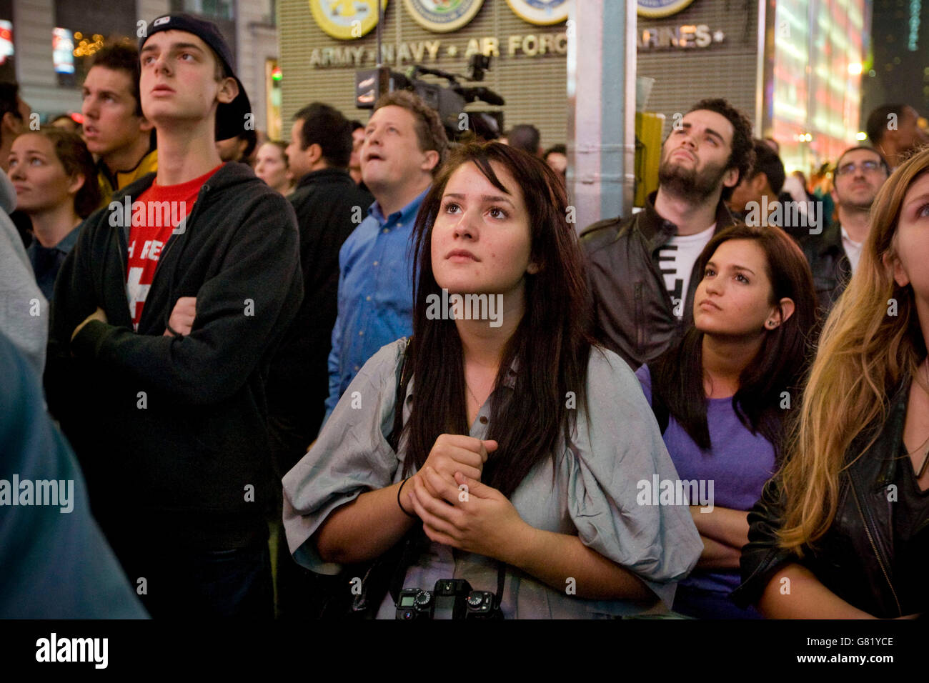 People listen to Barack Obama's acceptance in the 2008 US presidential ...
