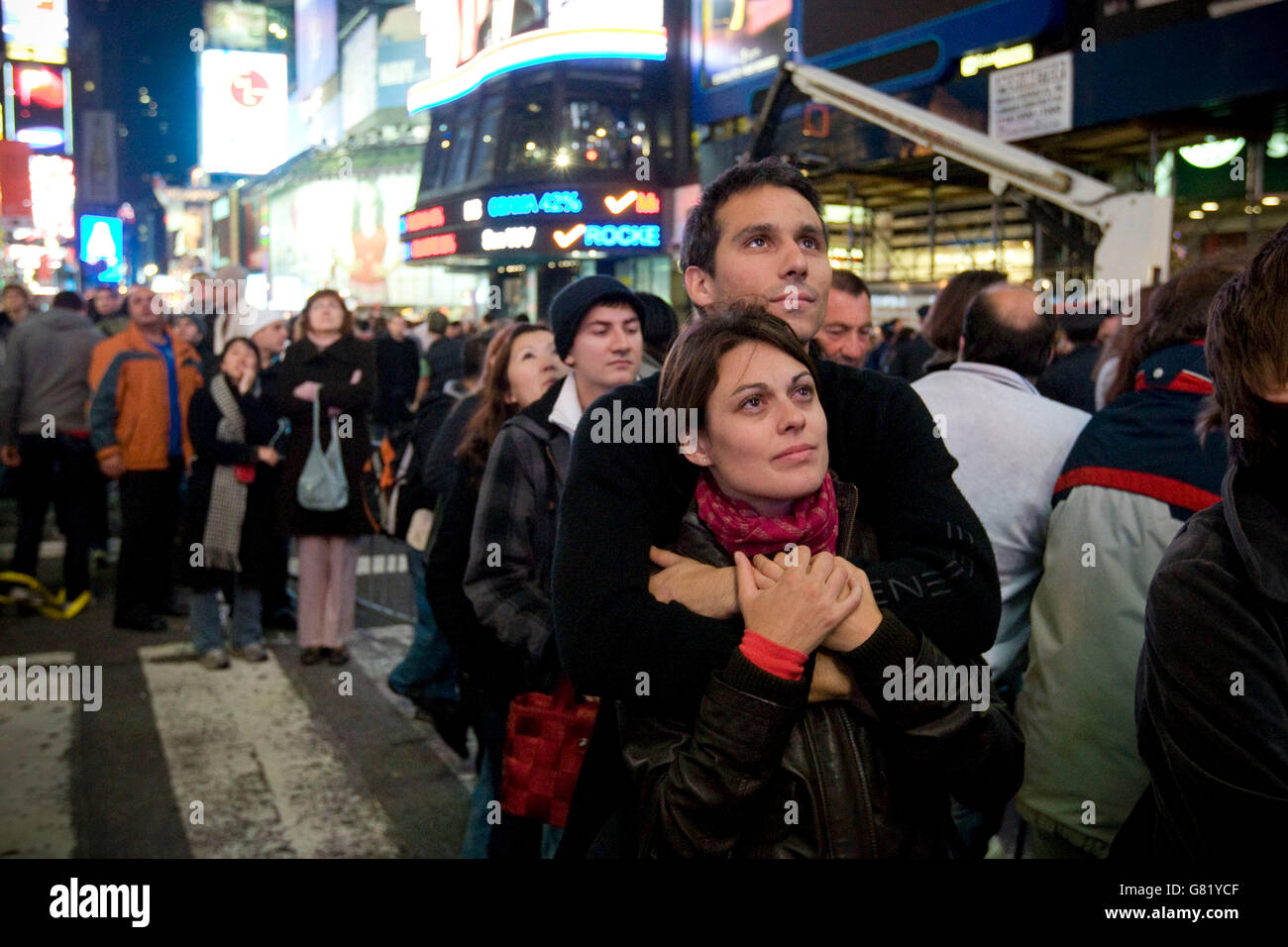 People listen to Barack Obama's acceptance in the 2008 US presidential ...