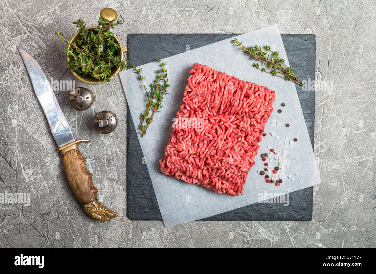 Minced meat with seasoning and fresh thyme Stock Photo - Alamy