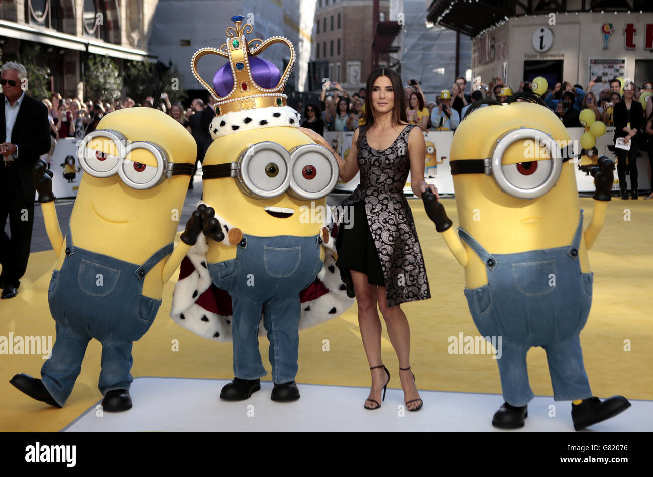 Sandra bullock with minions kevin hi-res stock photography and images ...