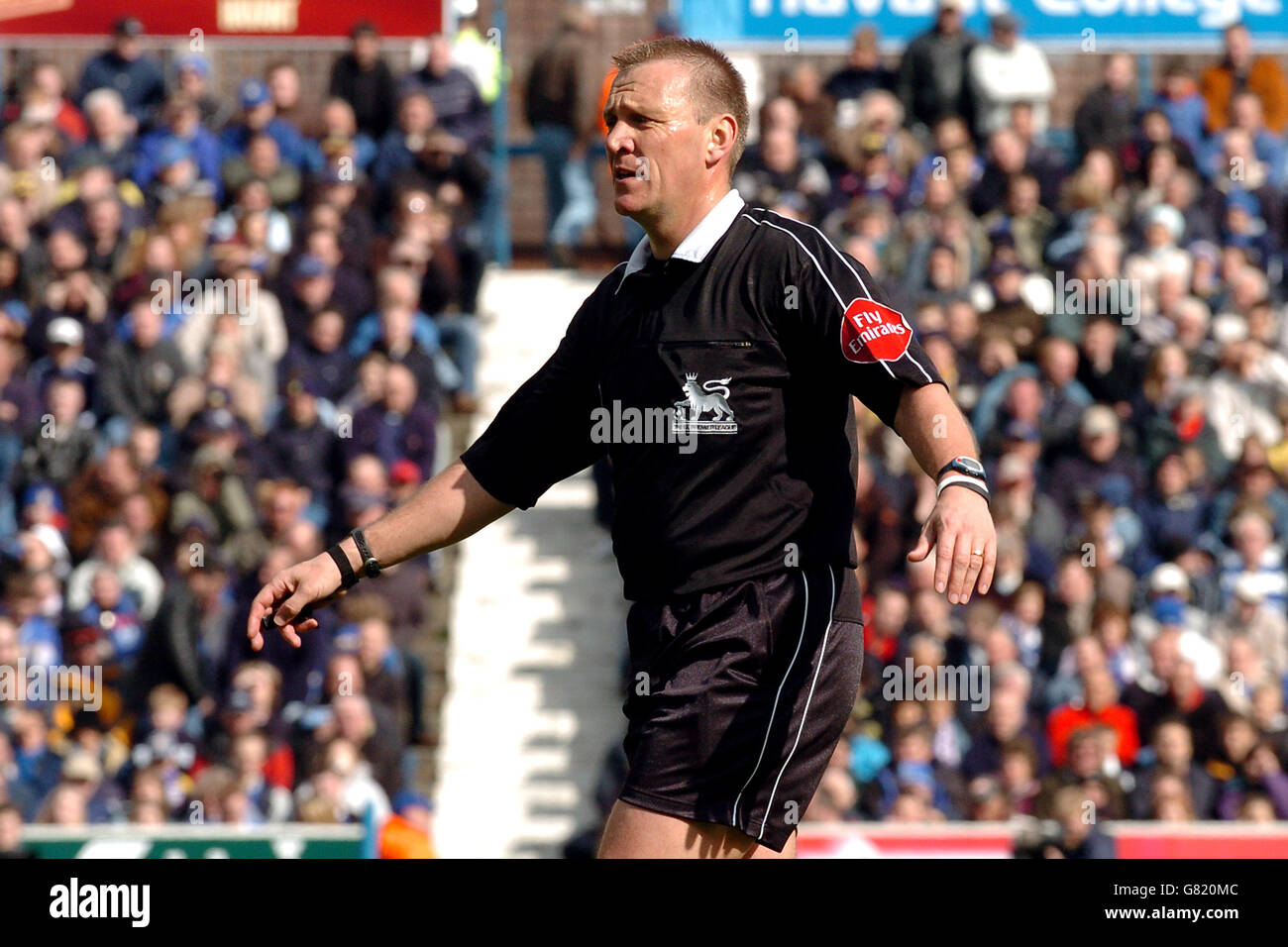 Graham poll premier league referee hi-res stock photography and images ...
