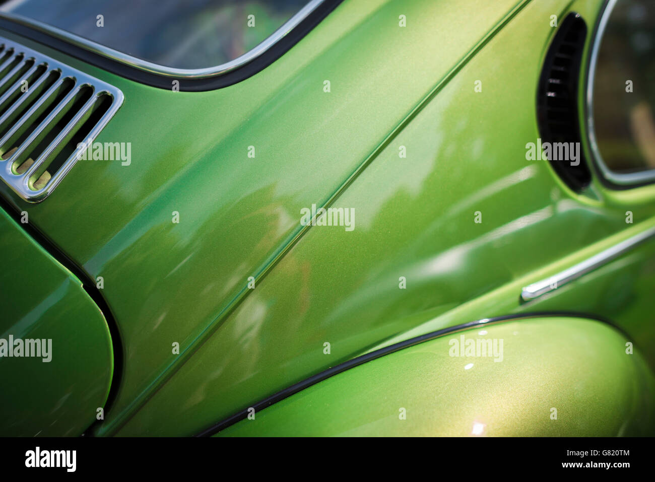 Metallic green car hi-res stock photography and images - Alamy