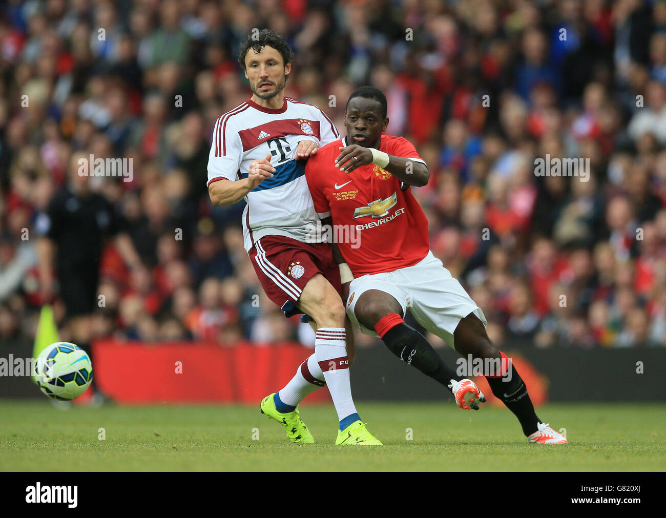 Manchester United Legends Luis Saha (right) and Bayern Munich Mark van ...