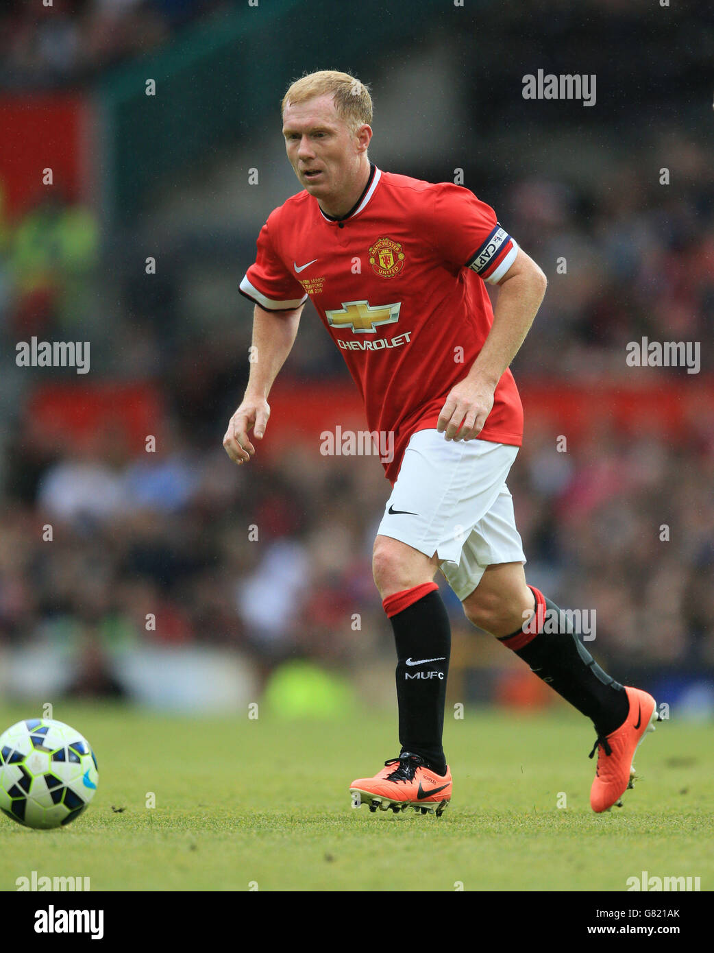 Manchester United Legends Paul Scholes in action against Bayern Munich ...