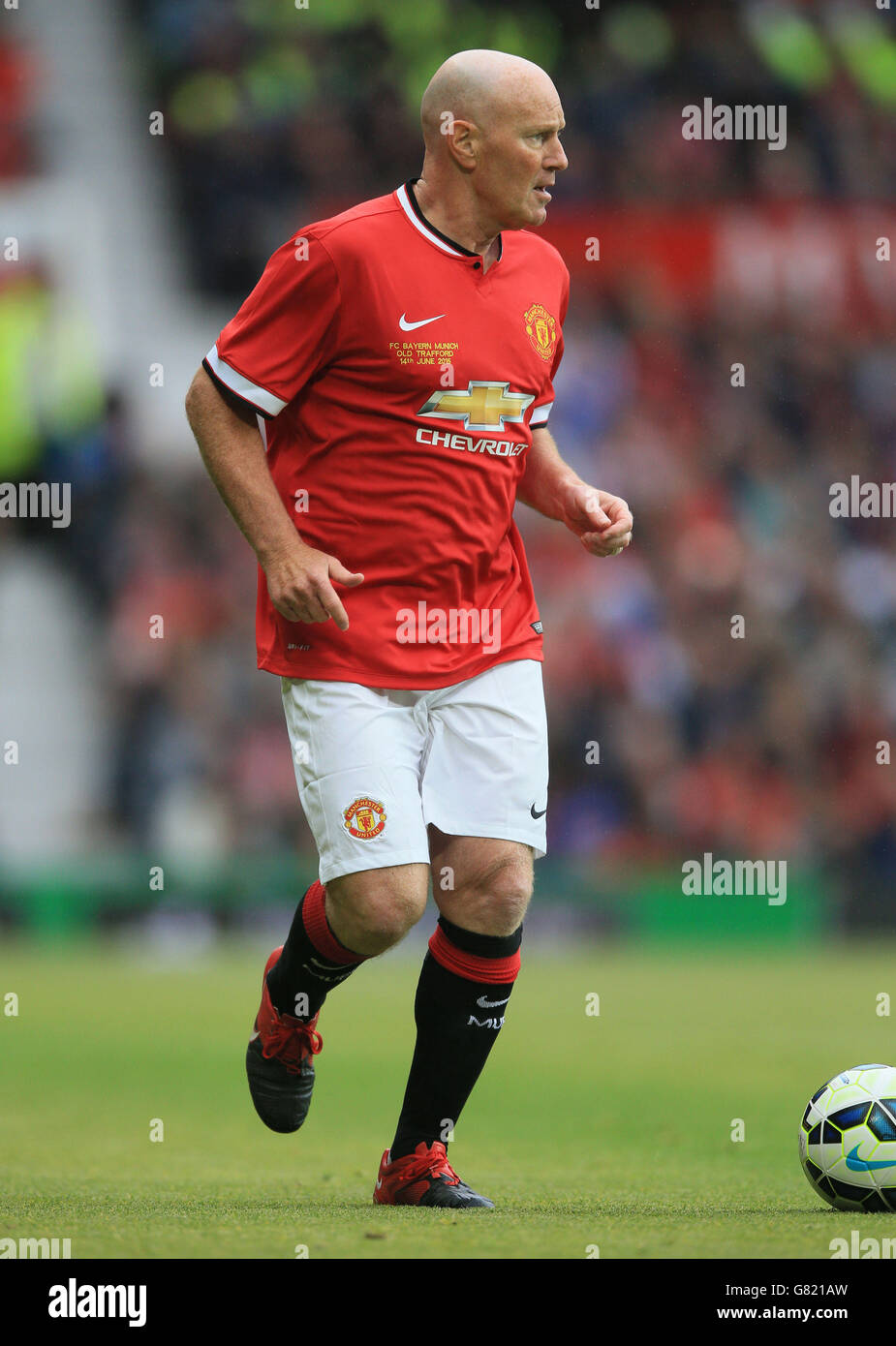 Manchester United Legends Andy Richie in action against Bayern Munich ...
