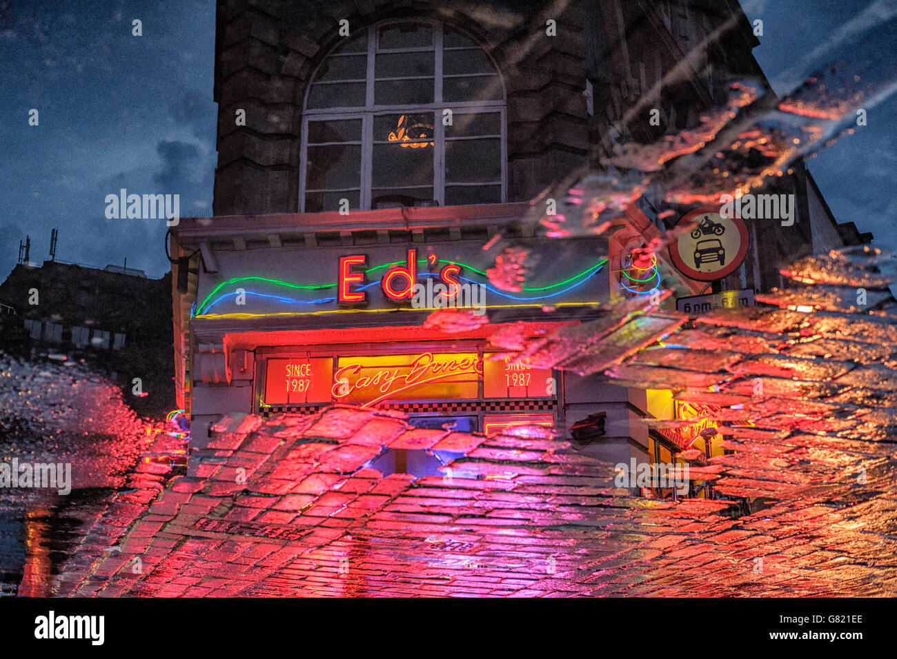 Wet street reflections night hi-res stock photography and images - Alamy