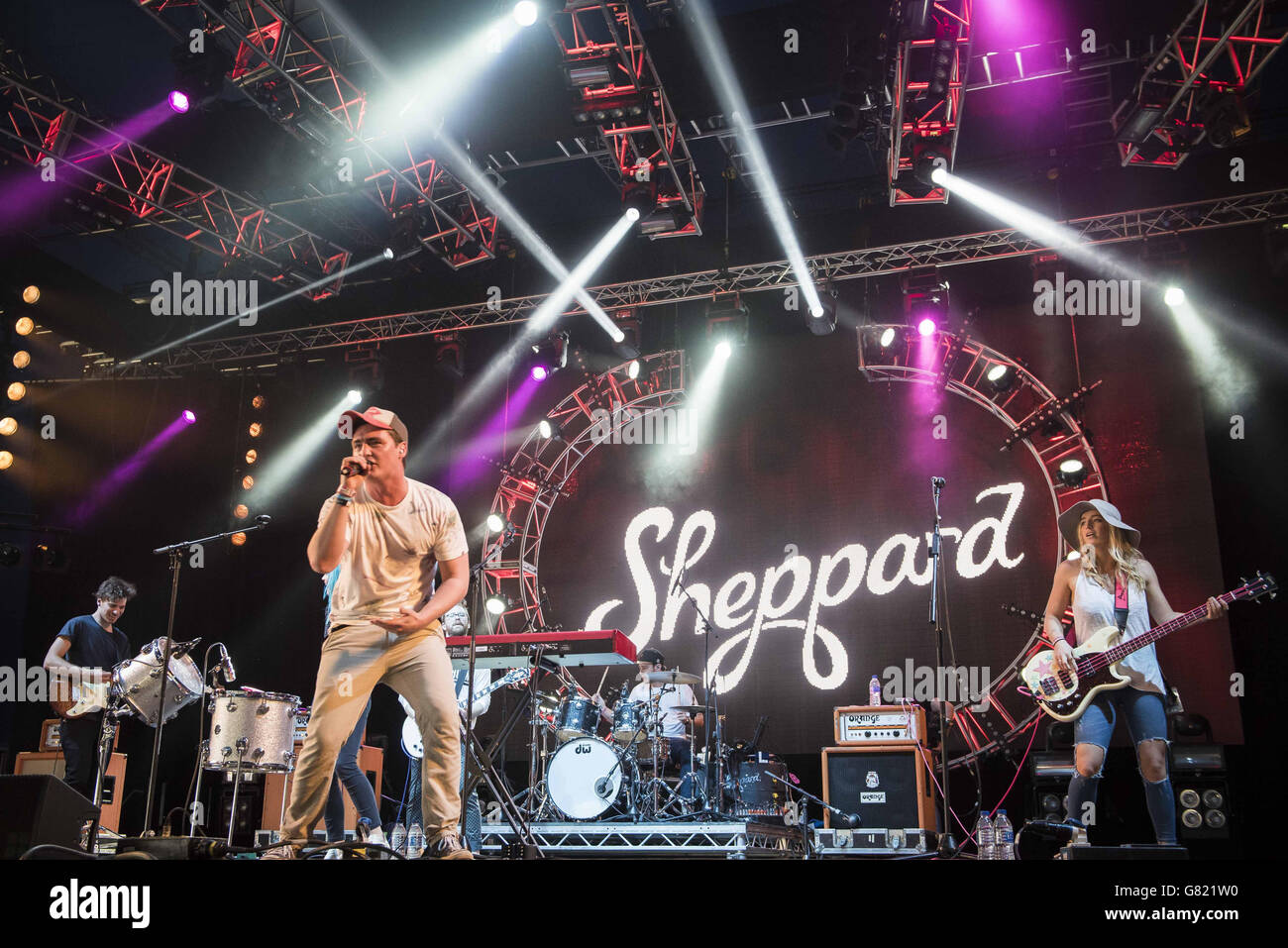 Sheppard play live in the Big Top on day 4 of the Isle of Wight ...