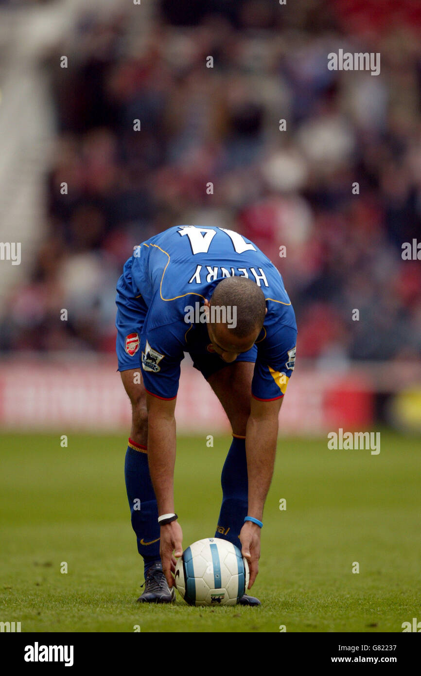 Arsenal's Thierry Henry places the ball for a free kick Stock Photo - Alamy