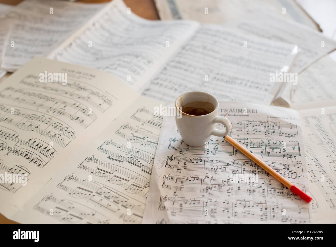 Sheet music notes hi-res stock photography and images - Alamy