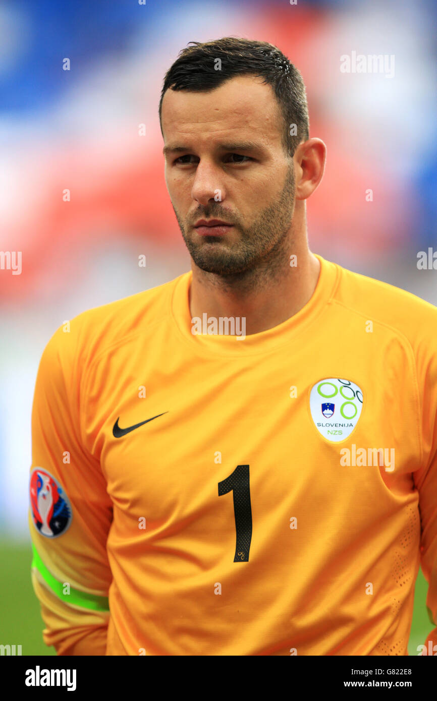 Slovenia goalkeeper samir handanovic hi-res stock photography and ...