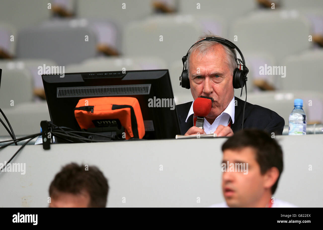 Sports commentator microphone hi-res stock photography and images - Alamy