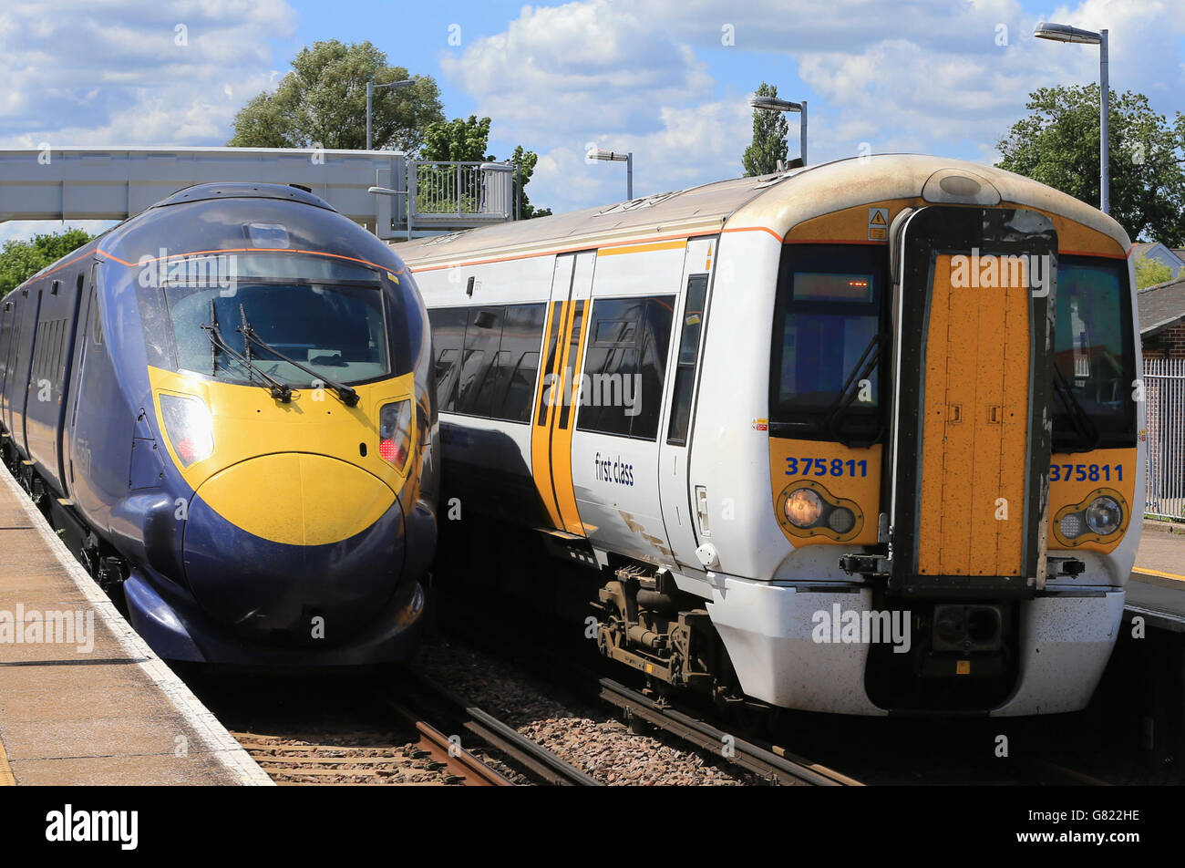 Southeastern train passes through wye in kent hi-res stock photography ...