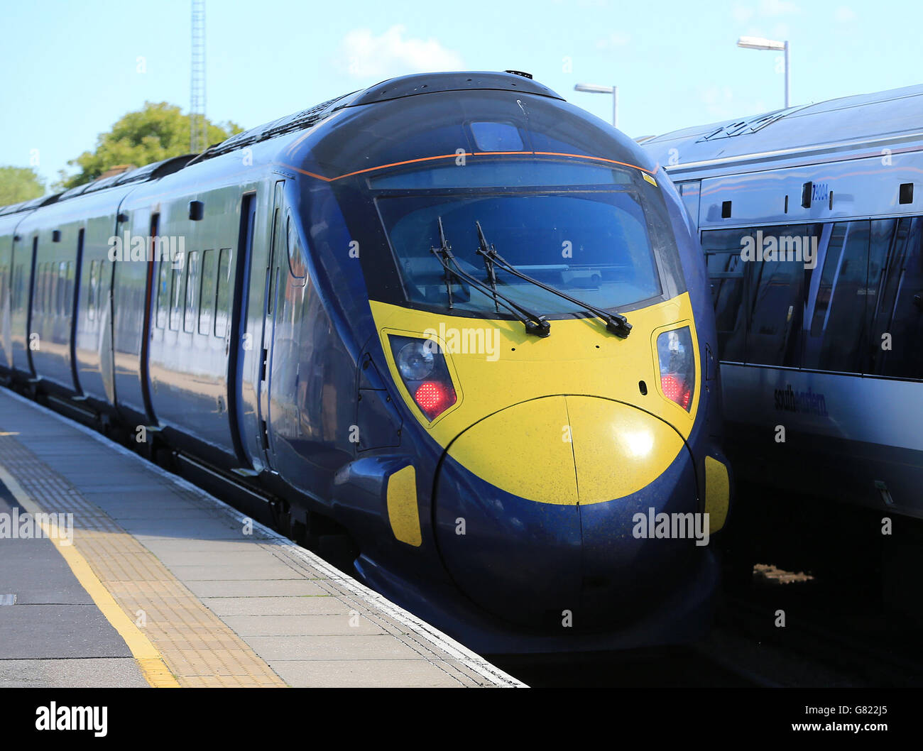 Class 375 train hi-res stock photography and images - Alamy