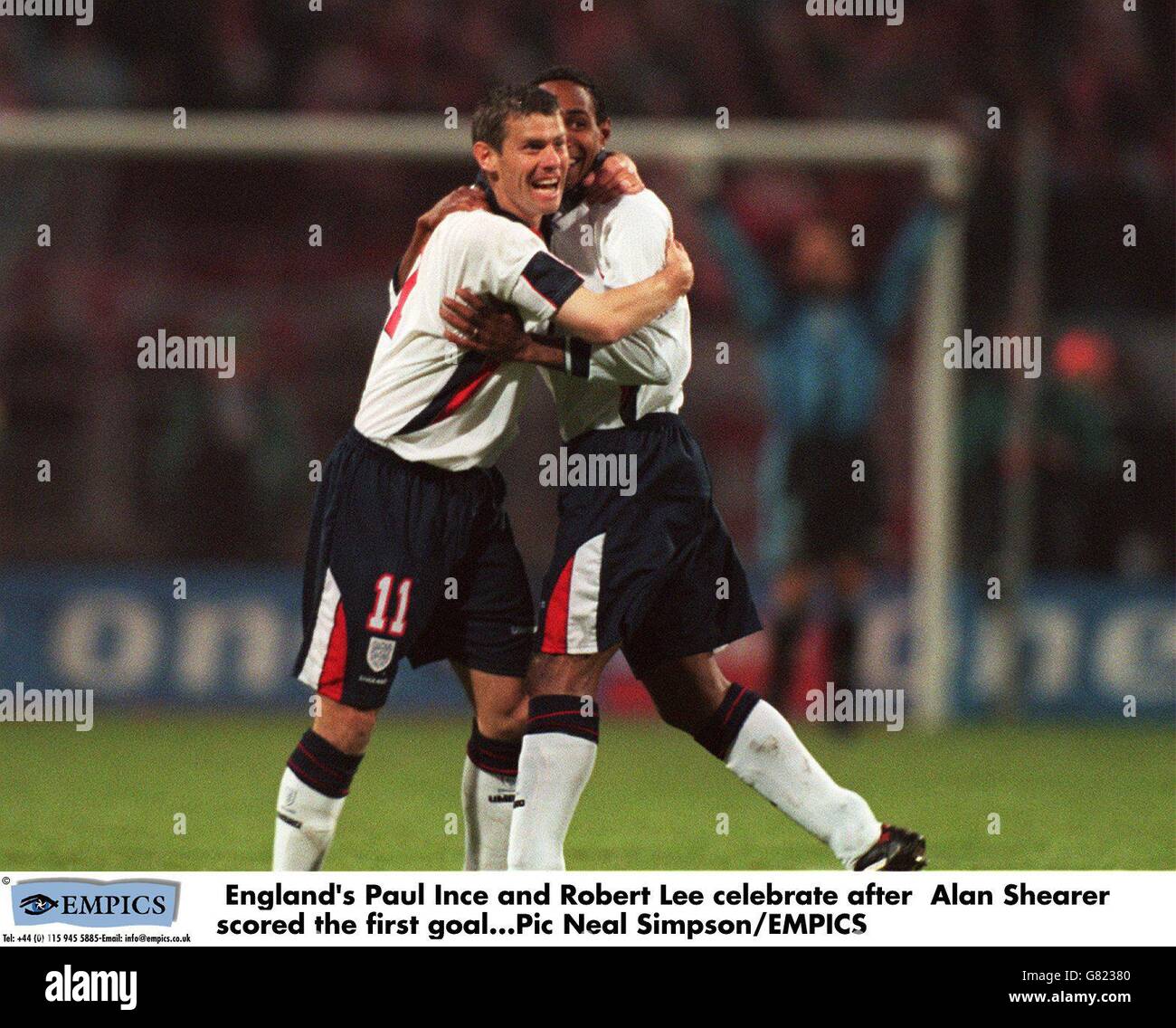Englands paul ince lee celebrate alan shearer first goal hi-res stock ...