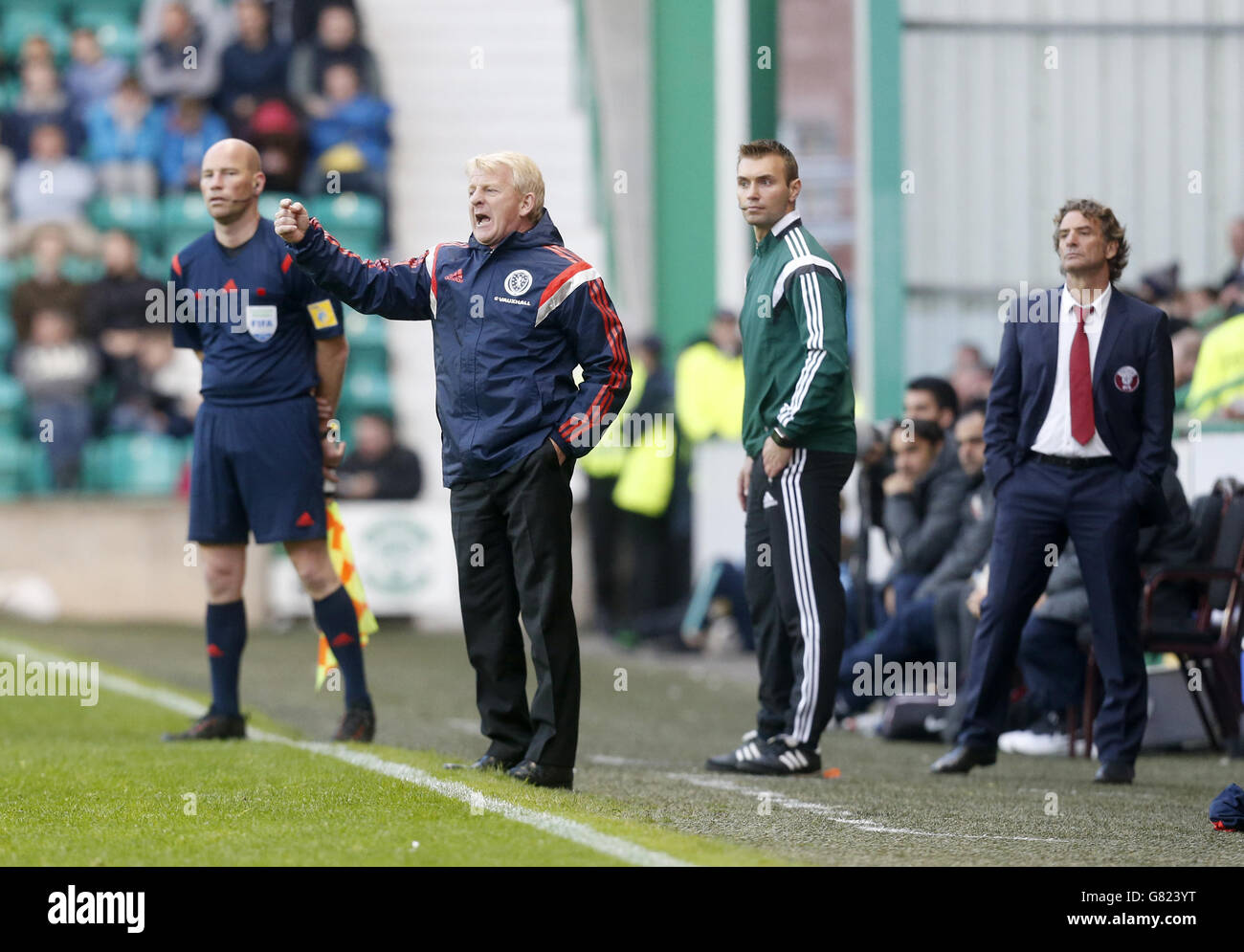 Scotland manager Gordon Strachan (centre left) and Qatar manager Jose ...