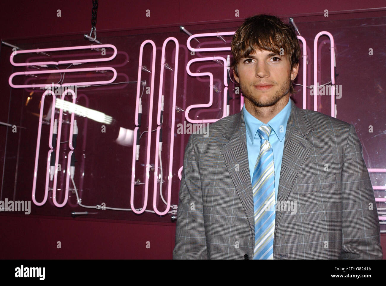 Total request live show hi-res stock photography and images - Alamy