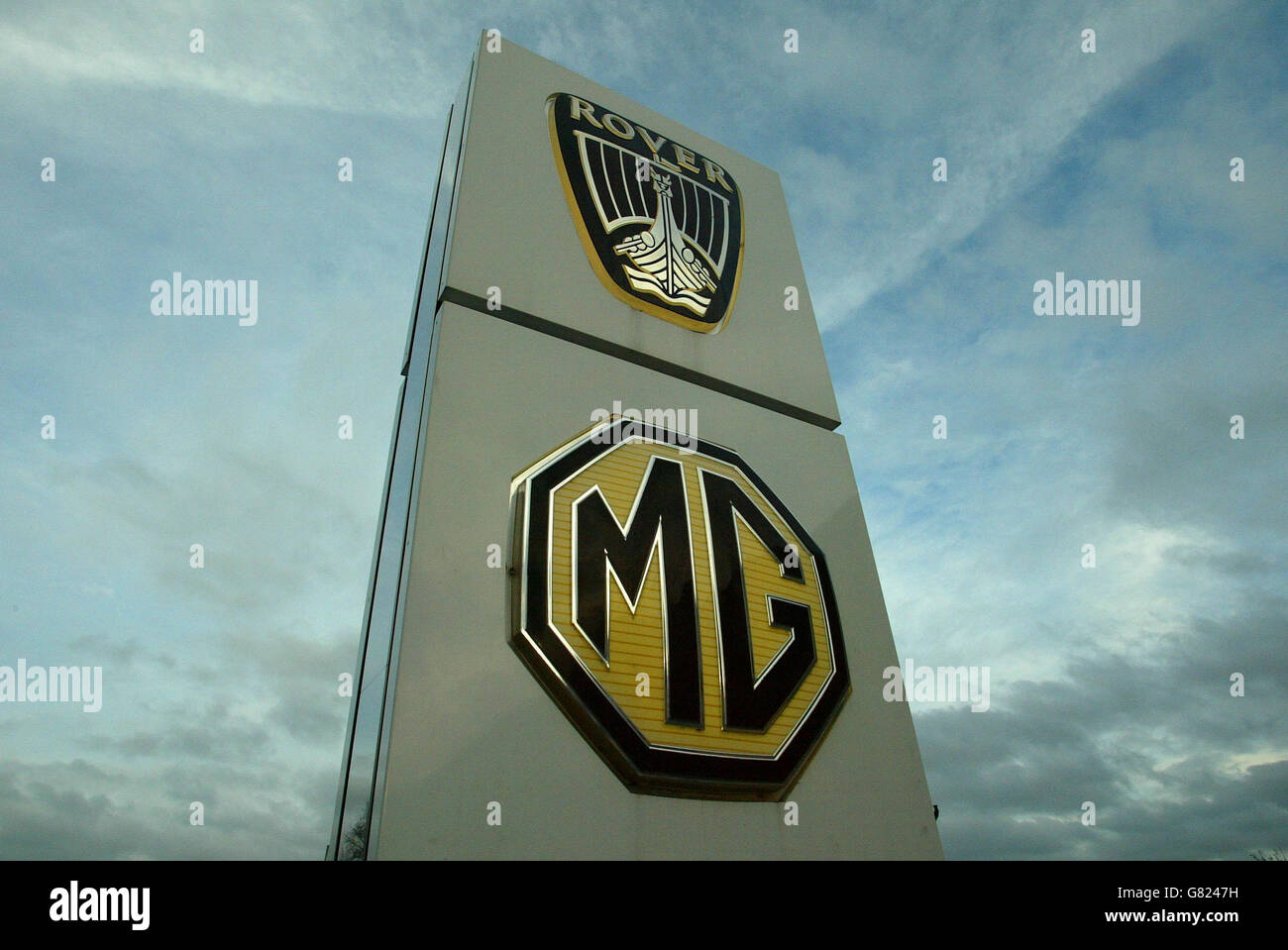 MG Rover Crisis. A MG Rover dealership in Southampton Stock Photo - Alamy