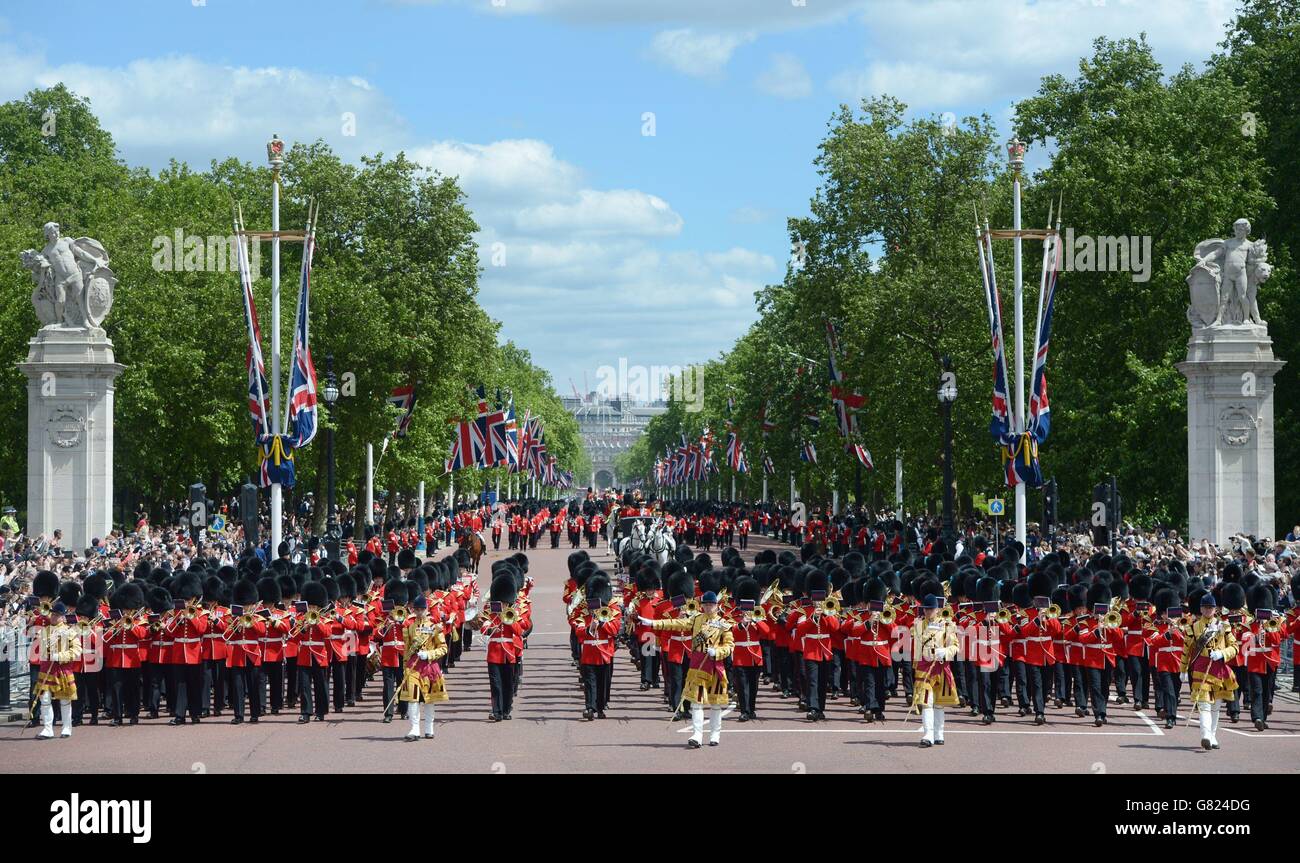 The bands colonels review procession horse guards parade buckingham ...