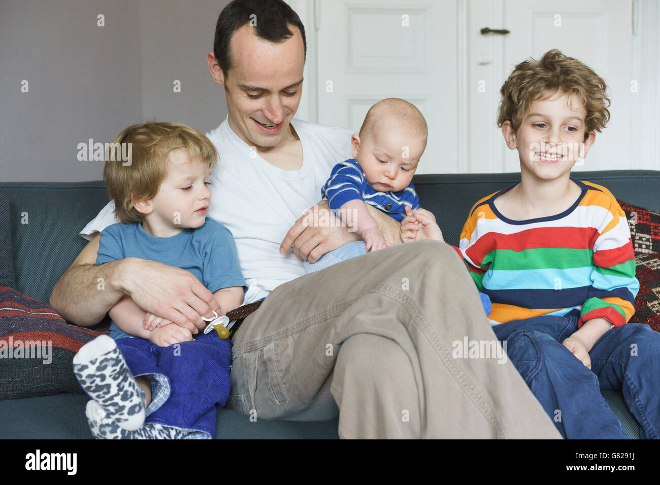 Father children sitting on knee hi-res stock photography and images - Alamy