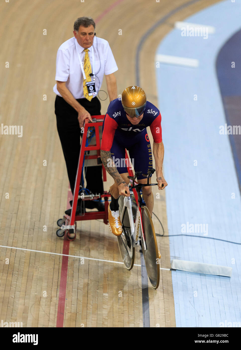 Sir Bradley Wiggins starts his record hour cycling attempt at the Lee ...