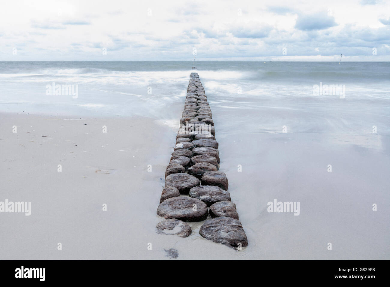 Groyne in sea sky day hi-res stock photography and images - Alamy
