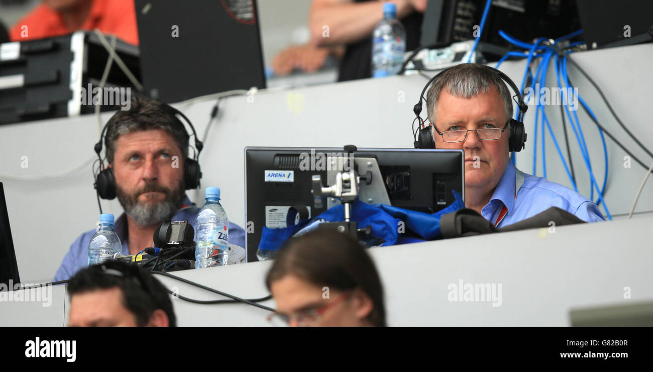 Itv commentator left hi-res stock photography and images - Alamy