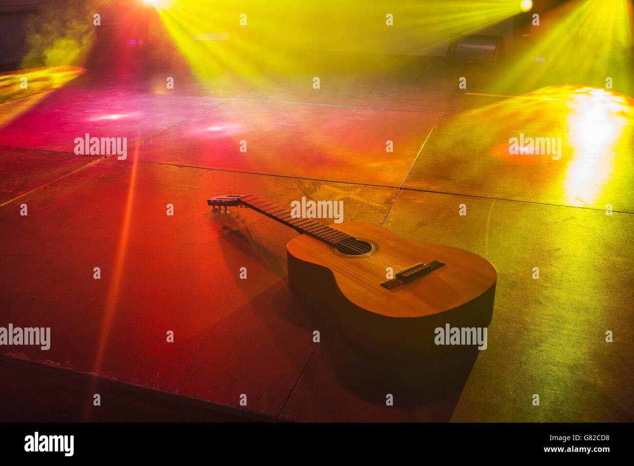Acoustic stage hi-res stock photography and images - Alamy