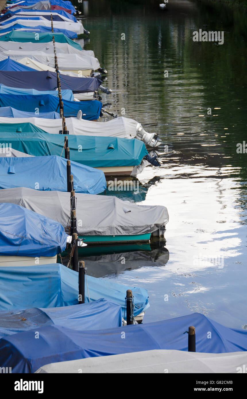 Lakeshore boats hi-res stock photography and images - Alamy