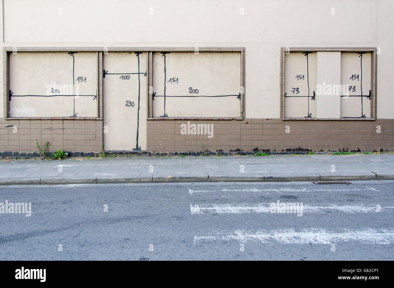 Door numbers hi-res stock photography and images - Alamy