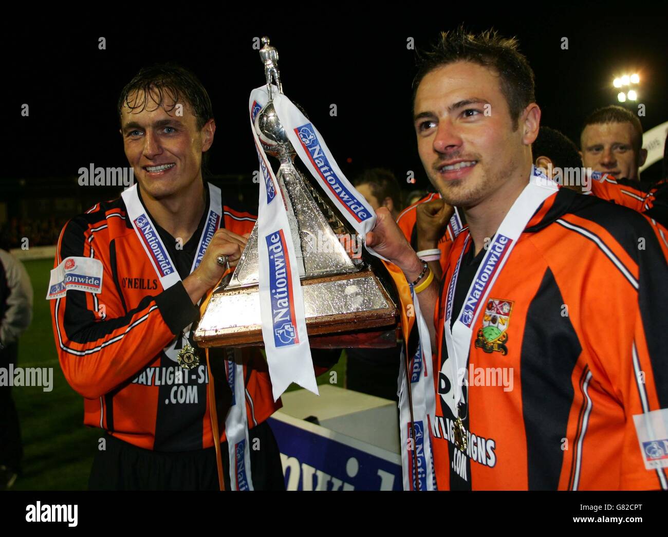 Barnets captain ian hendon and giuliano grazioli with the trophy hi-res ...
