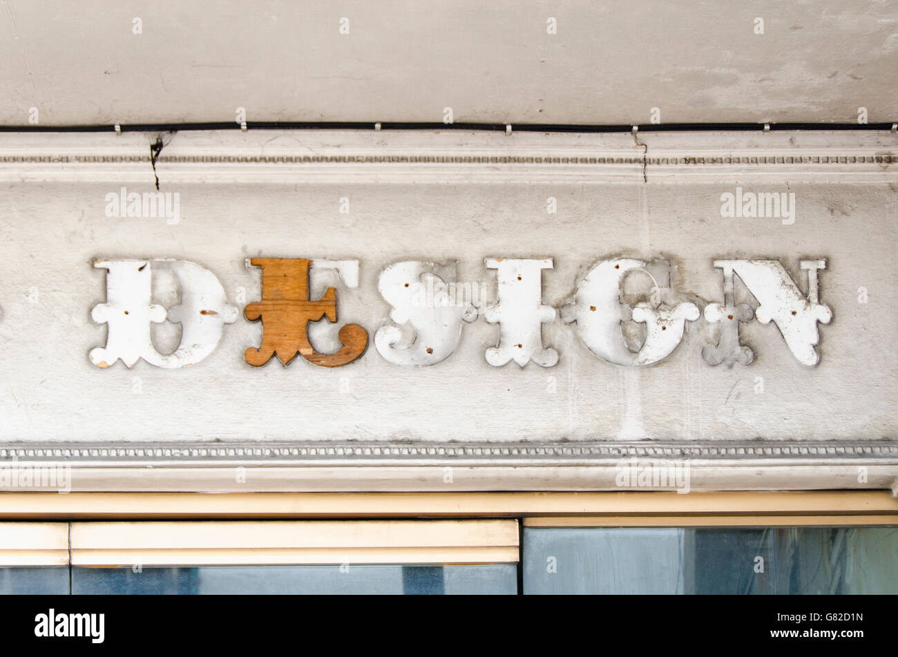 Text wall architecture hi-res stock photography and images - Alamy