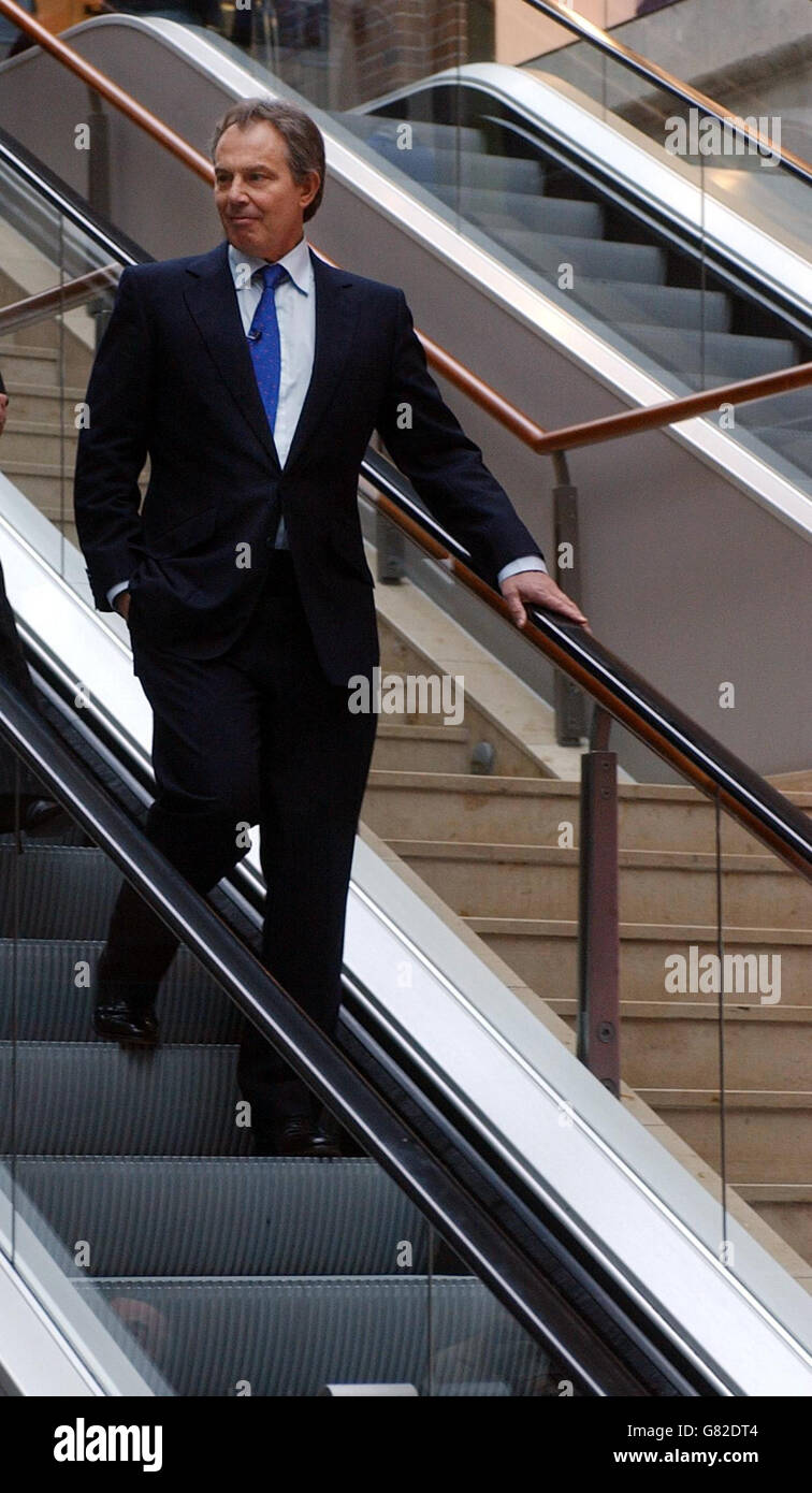 General Election Campaigning 2005 - Leeds Stock Photo - Alamy