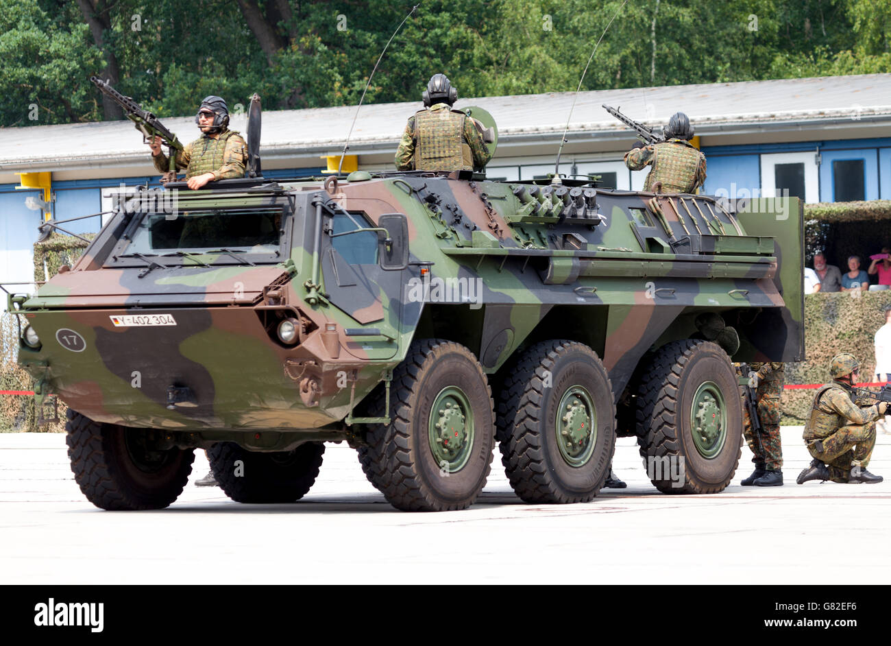 Army truck by daimler hi-res stock photography and images - Alamy