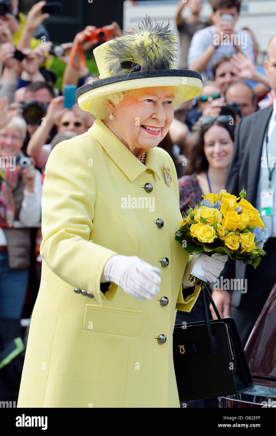 Queen Elizabeth II waves to well wishers after a short walkabout on the ...
