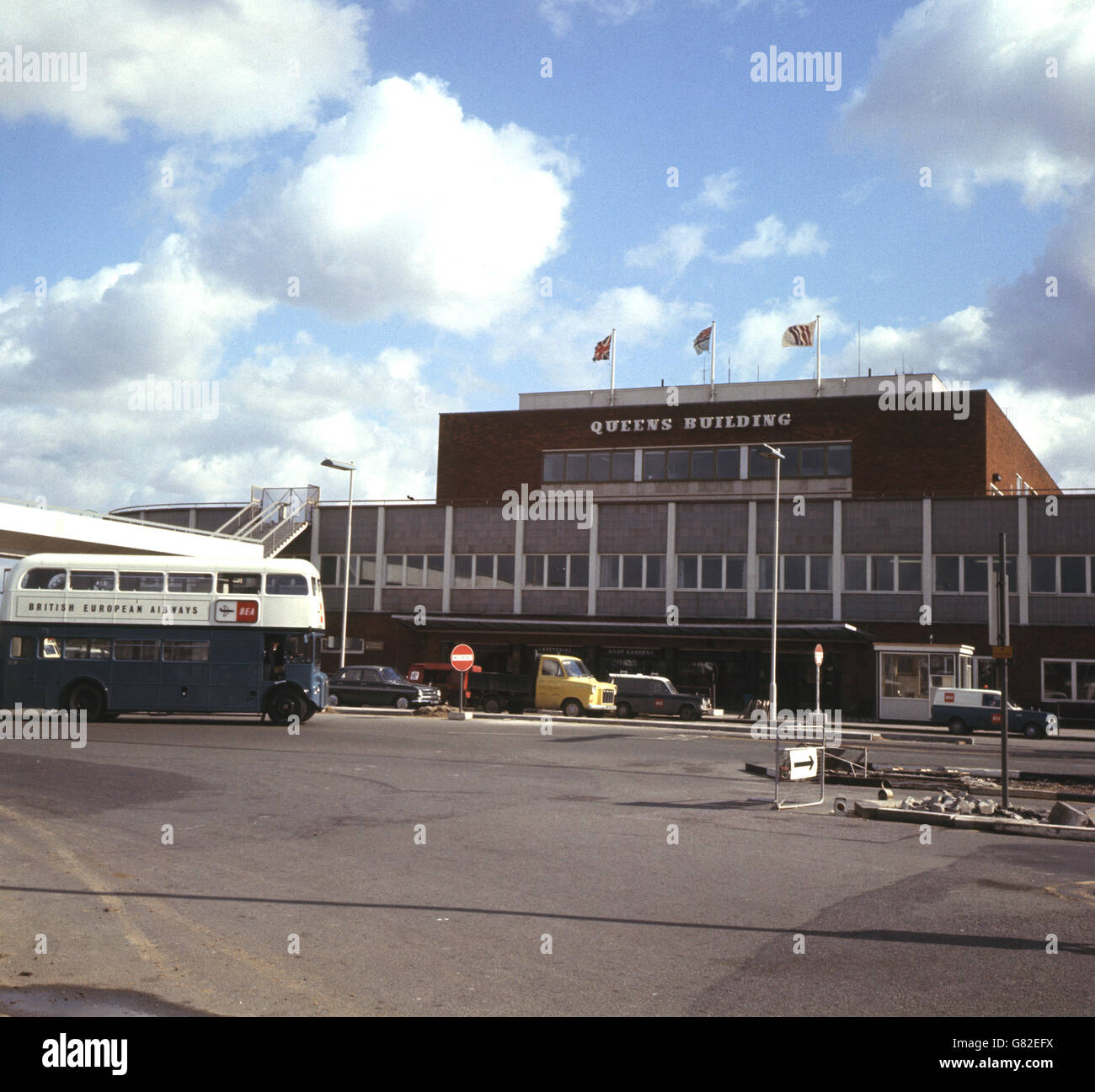 Queens building heathrow hi-res stock photography and images - Alamy