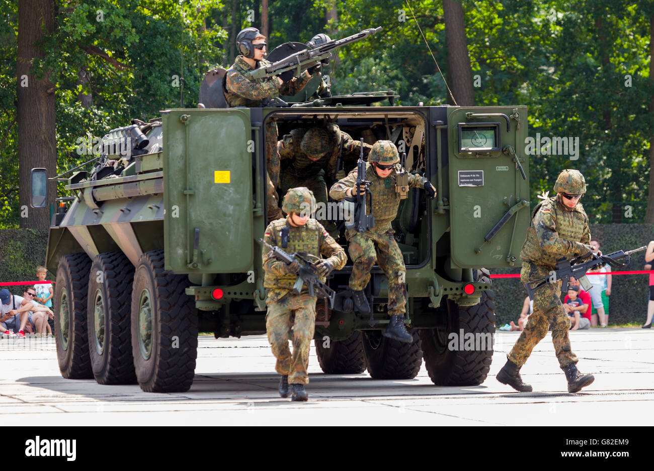 Army truck by daimler hi-res stock photography and images - Alamy