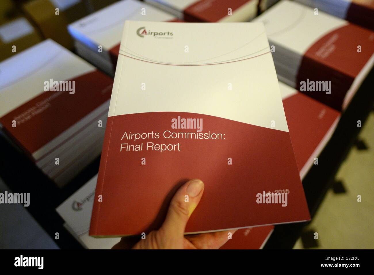 Runway capacity hi-res stock photography and images - Alamy