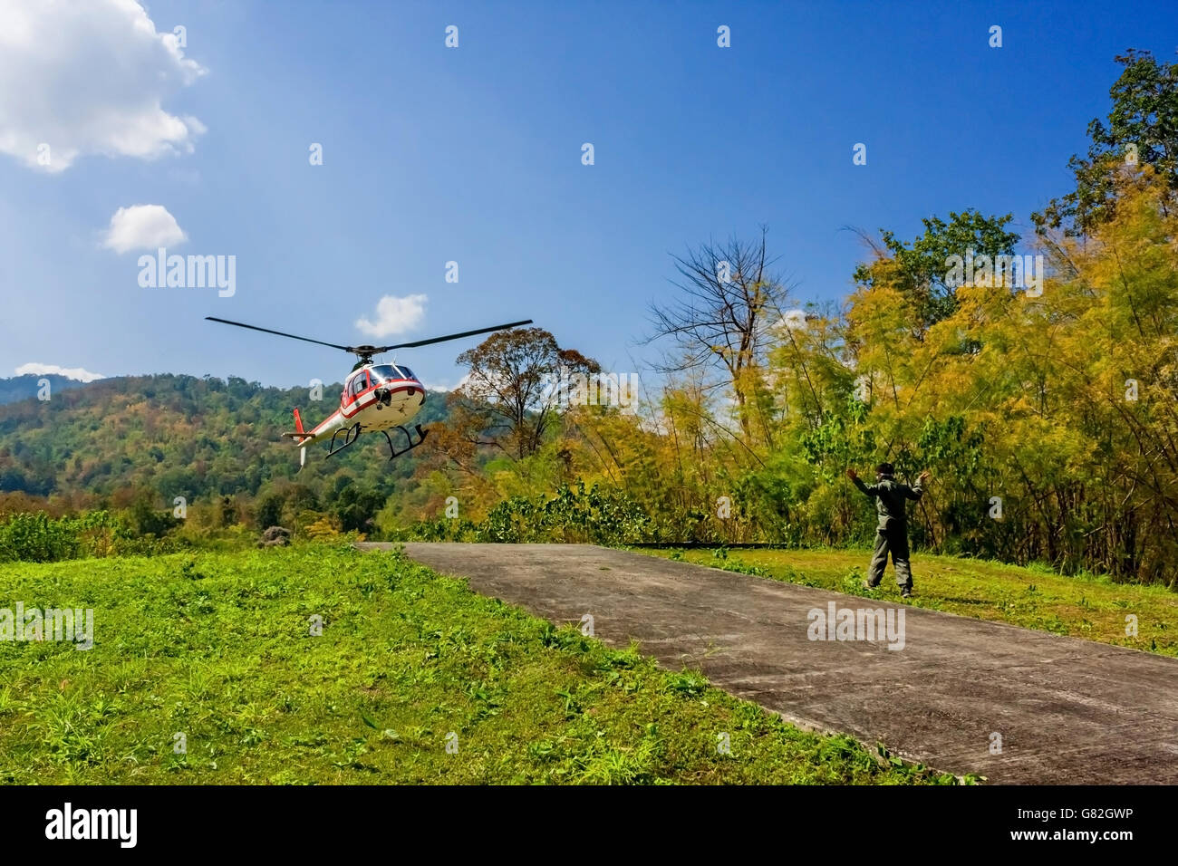 Helicopter landing oil rig offshore hi-res stock photography and images ...