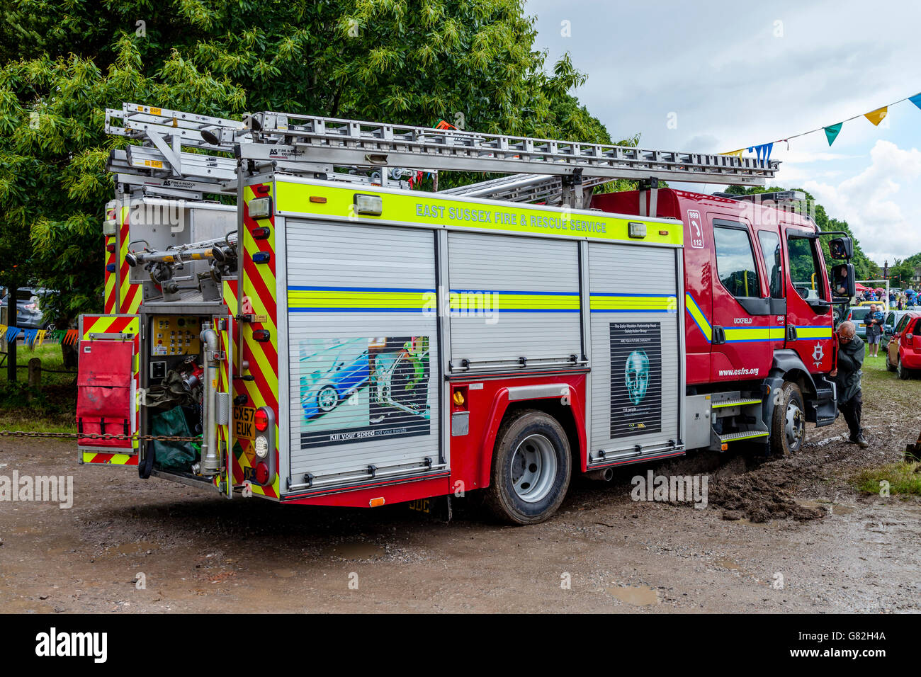 Stuck mud vehicle hi-res stock photography and images - Alamy
