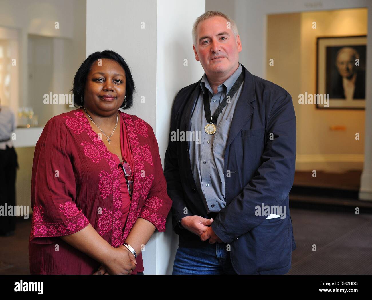 Illustrator and political cartoonist chris riddell hi-res stock ...