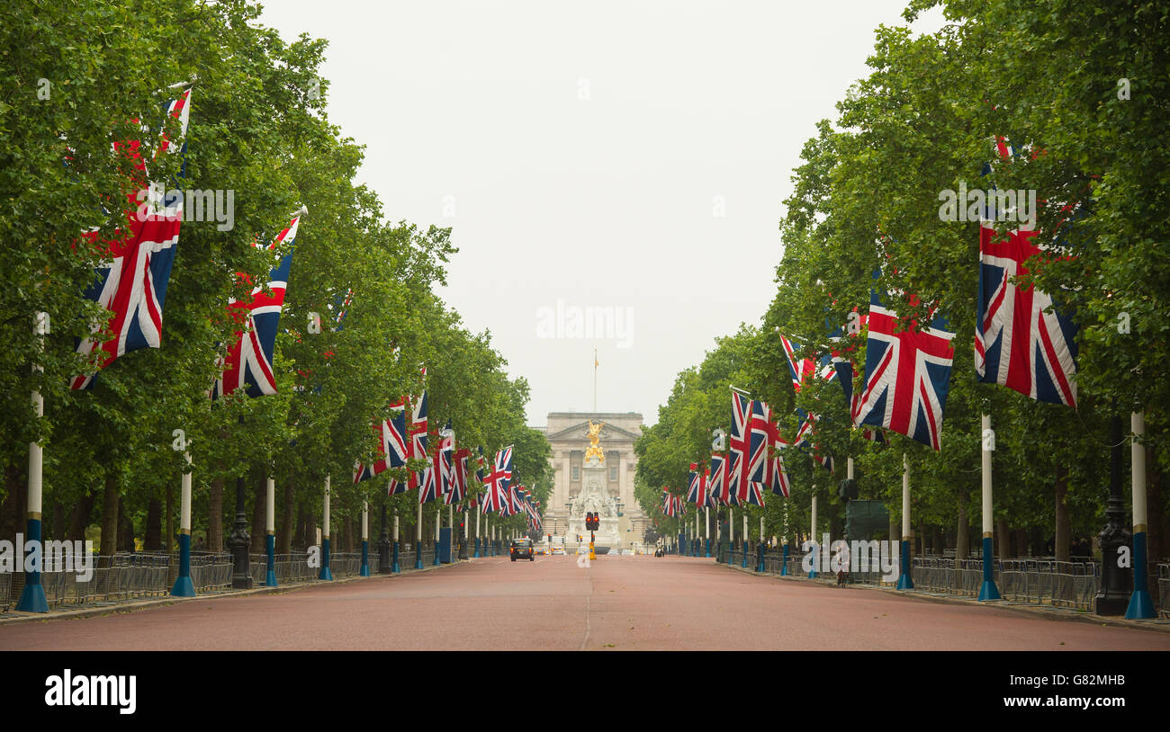Trooping the Colour parade Stock Photo - Alamy