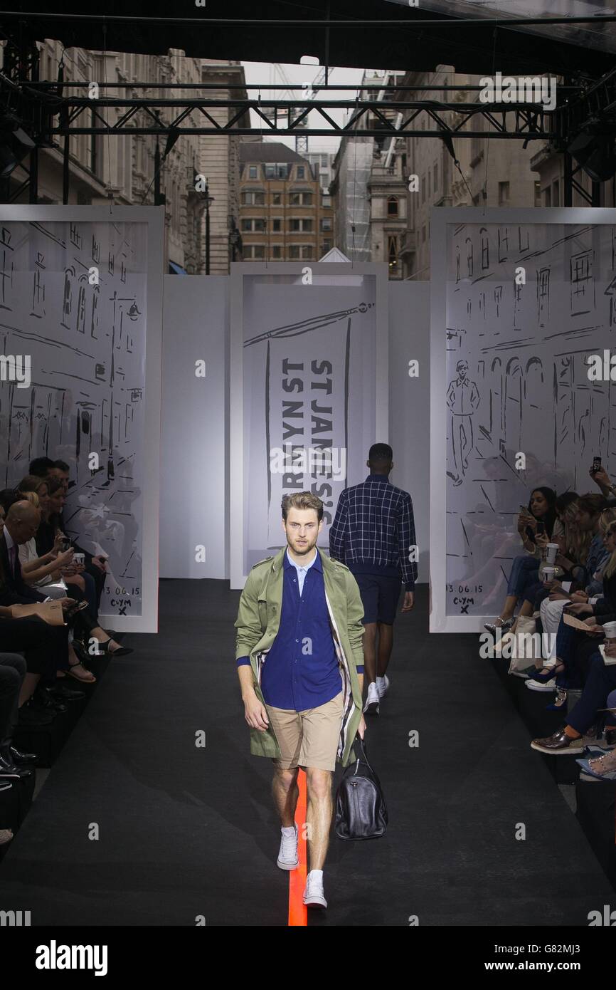 S catwalk london collections hi-res stock photography and images - Alamy