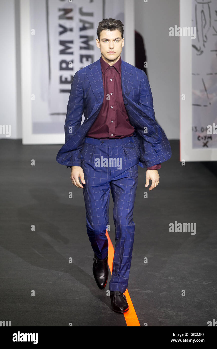 S catwalk london collections hi-res stock photography and images - Alamy