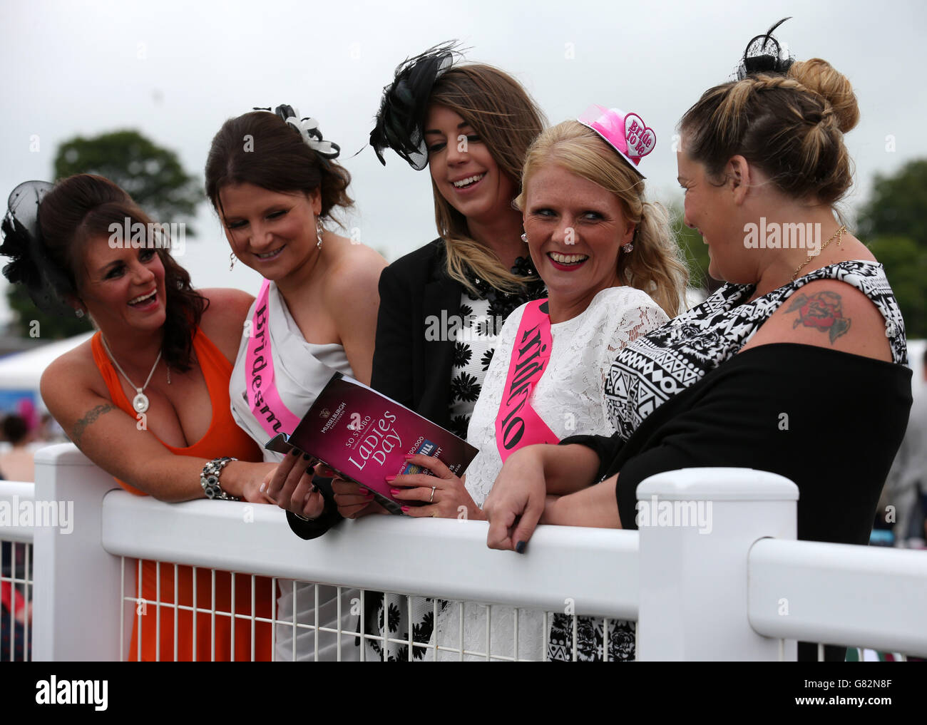 Racegoers stobo castle ladies day musselburgh racecourse hi-res stock ...